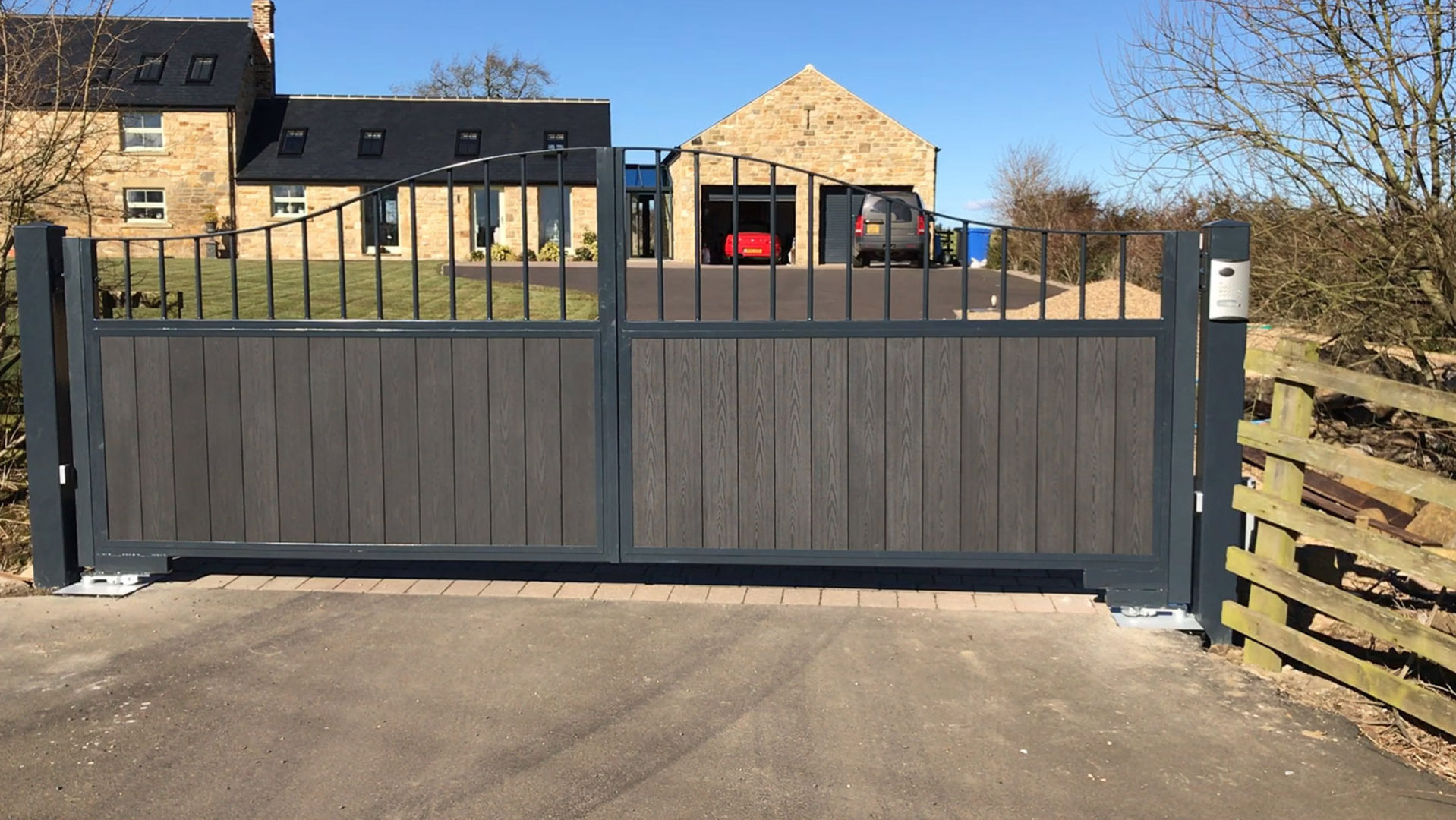 Automated double leaf driveway gates | Riverside Metalwork